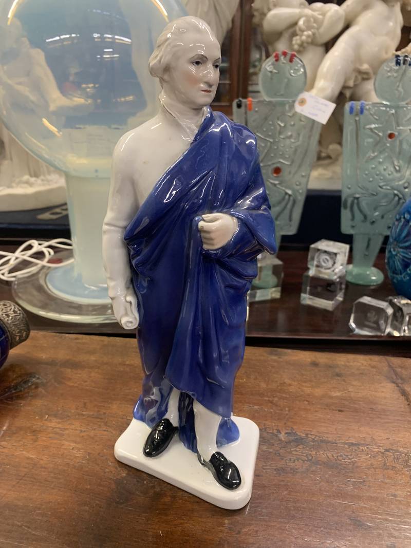 Grande statuina in ceramica inglese Staffordshire raffigurante Benjamin ...